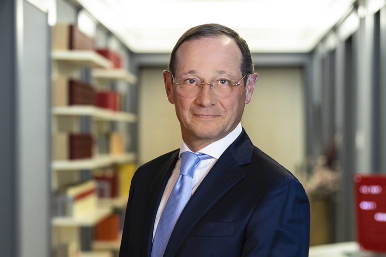 Me Robert Lei Ravello